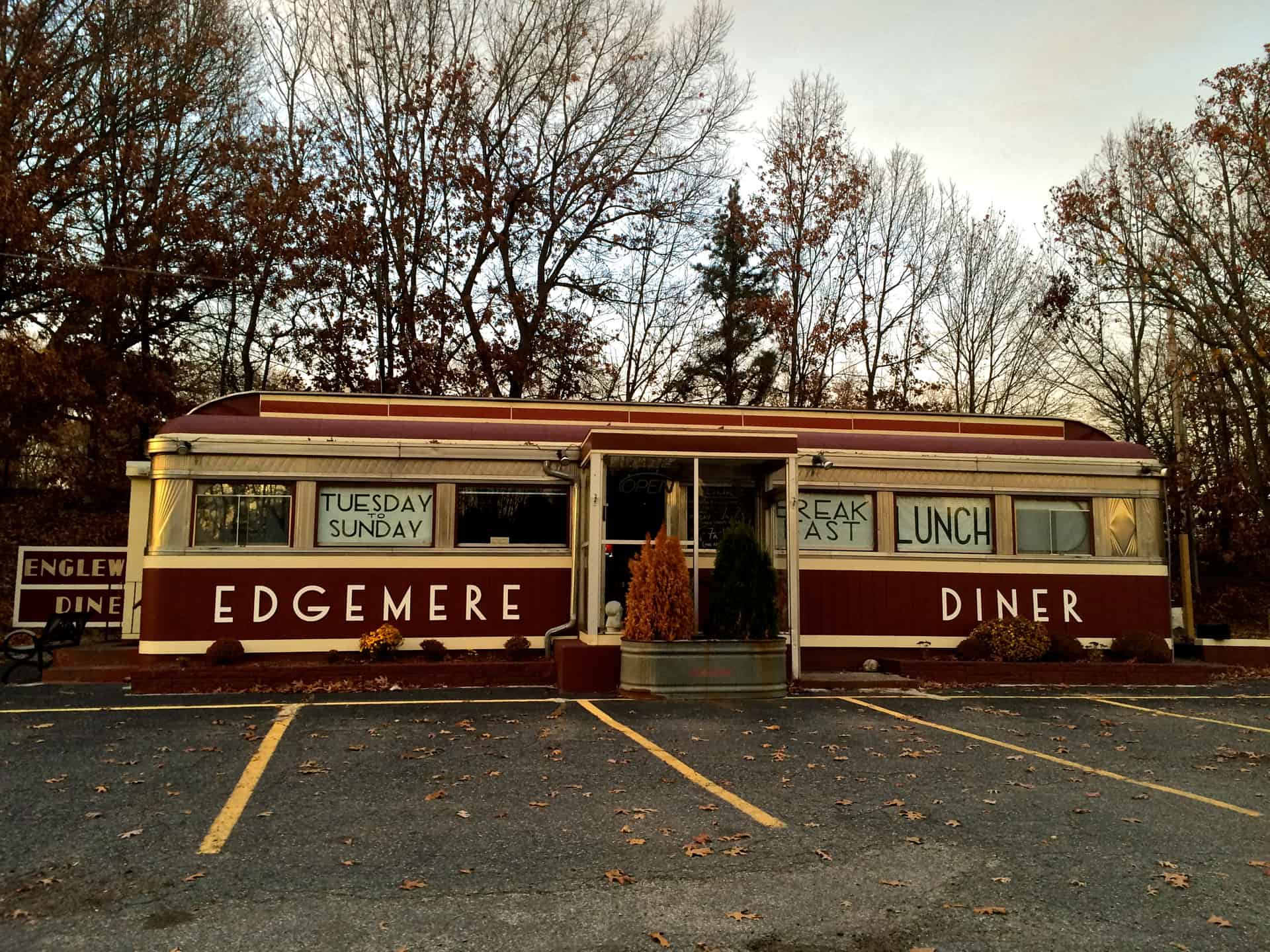 [RIP] Edgemere Diner Shrewsbury MA – Delightfully Deco! – Retro Roadmap